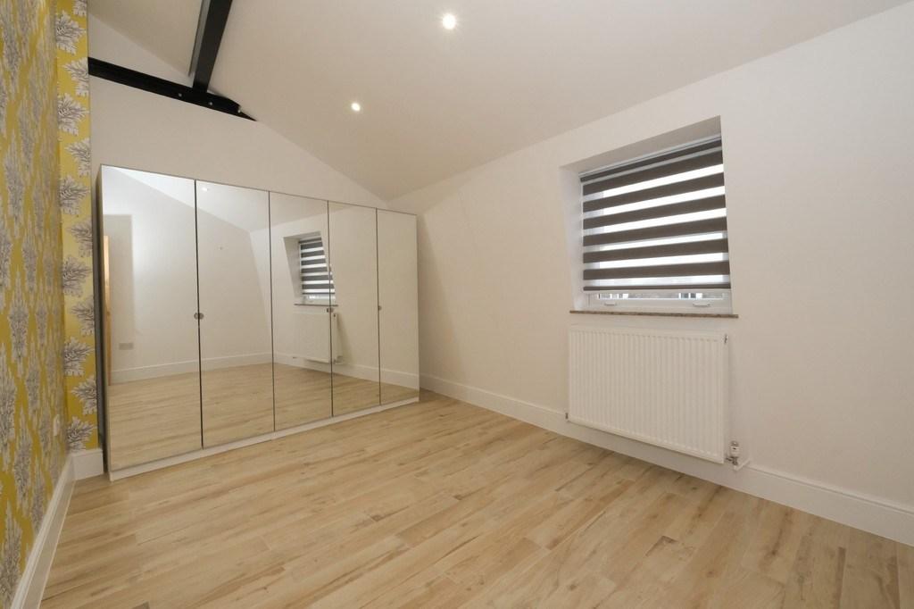 Lewisham Way, SE14 2 bed flat - £1,750 pcm (£404 pw)