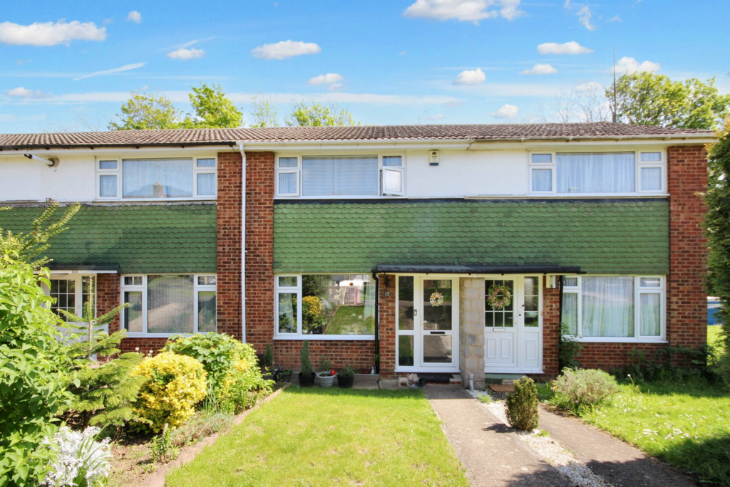 Newbury Avenue, Allington ME16 2 bed terraced house - £300,000