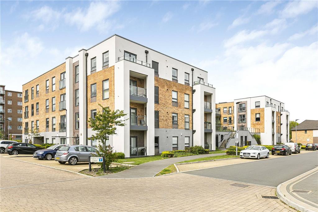 Welwyn Garden City, Hertfordshire, AL7 2 bed flat - £300,000