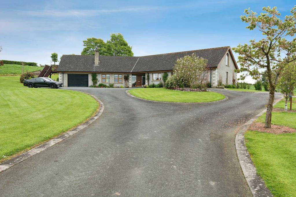 Belfast Road, Ballynahinch BT24 5 bed detached house for sale - £640,000