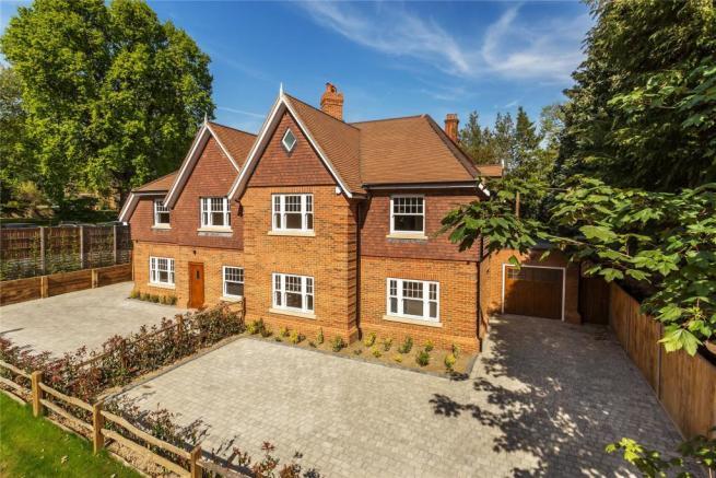 White Trees, Woking GU22 5 bed semi-detached house - £4,000 pcm (£923 pw)