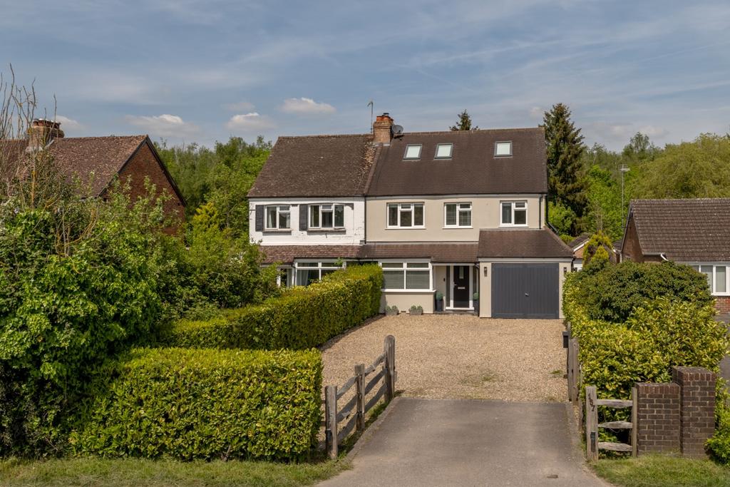 Smallfield Road, Horley, RH6 4 bed semi-detached house for sale - £650,000