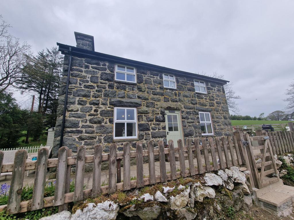Tyn Y Cae, Bala 2 bed detached house for sale - £335,000