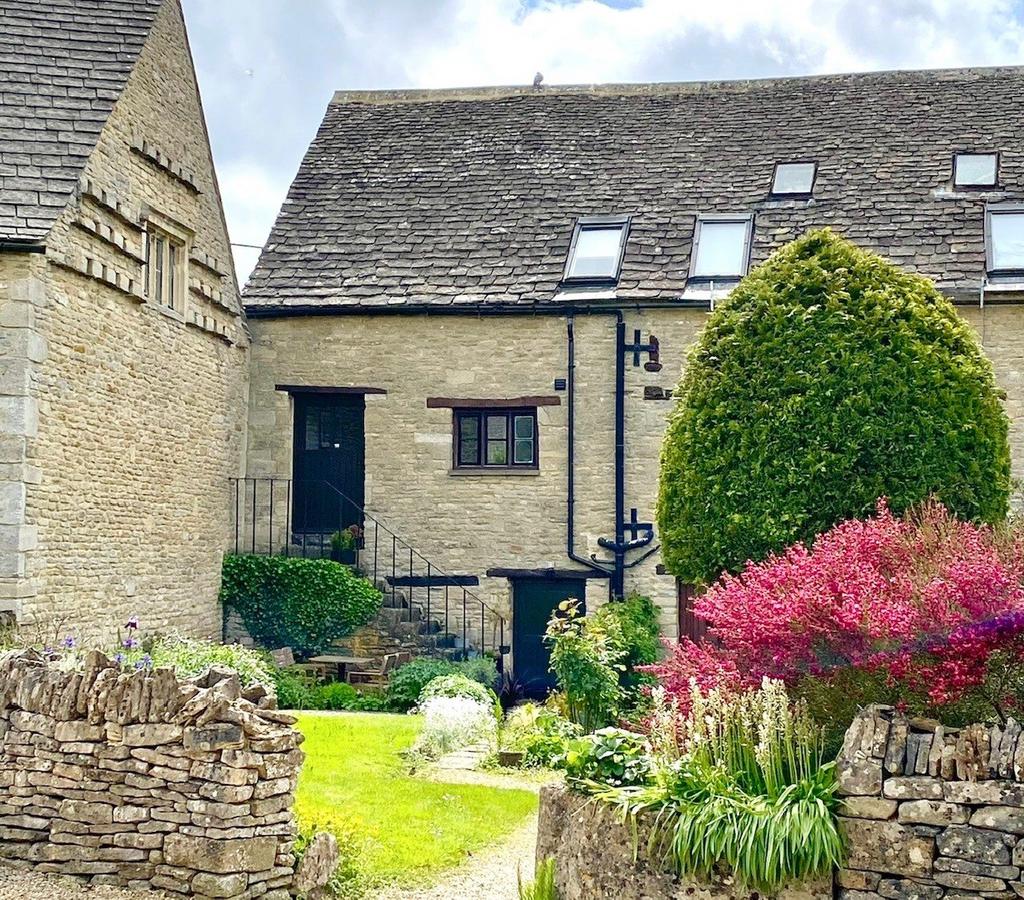 Priors Court, Baunton, Cirencester... 2 bed house - £375,000