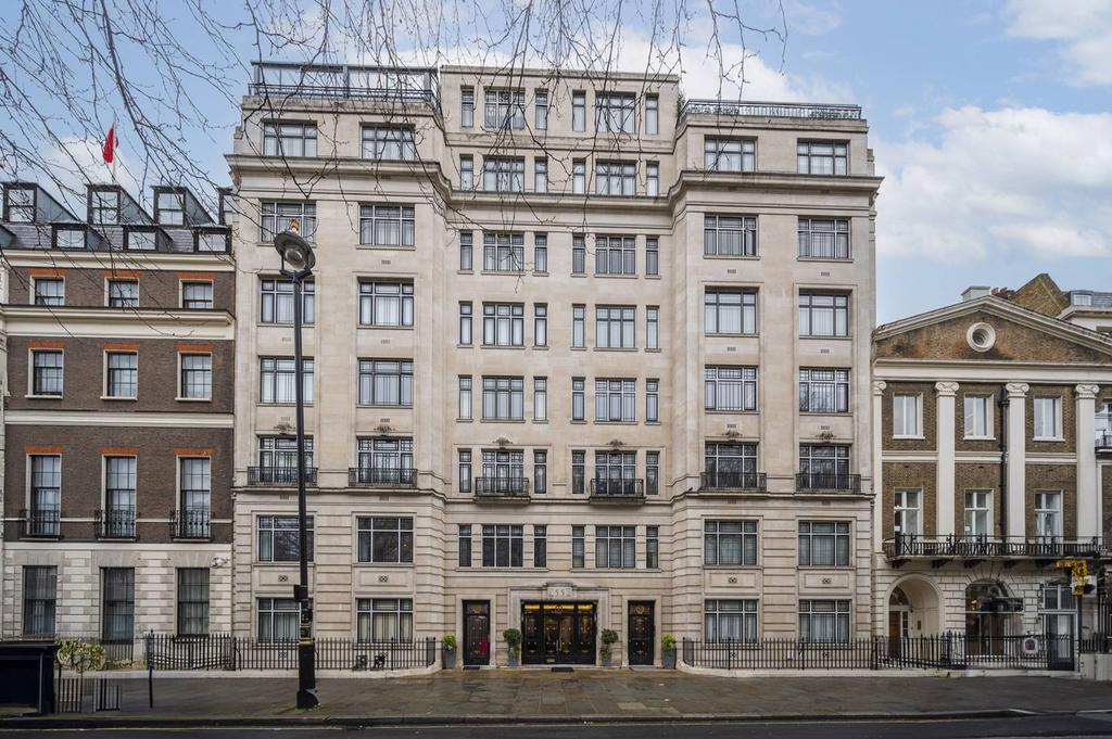 Portland Place, Marylebone, London, W1B 3 bed flat to rent - £8,667 pcm ...