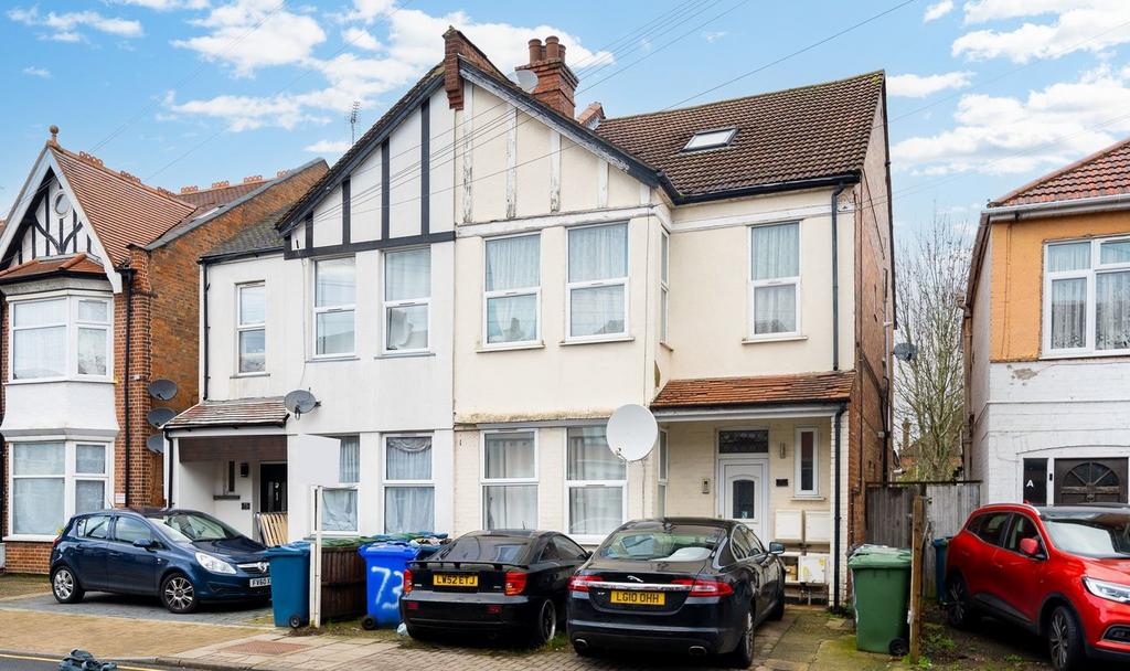 Hindes Road, Harrow HA1 1 bed flat - £1,350 pcm (£312 pw)