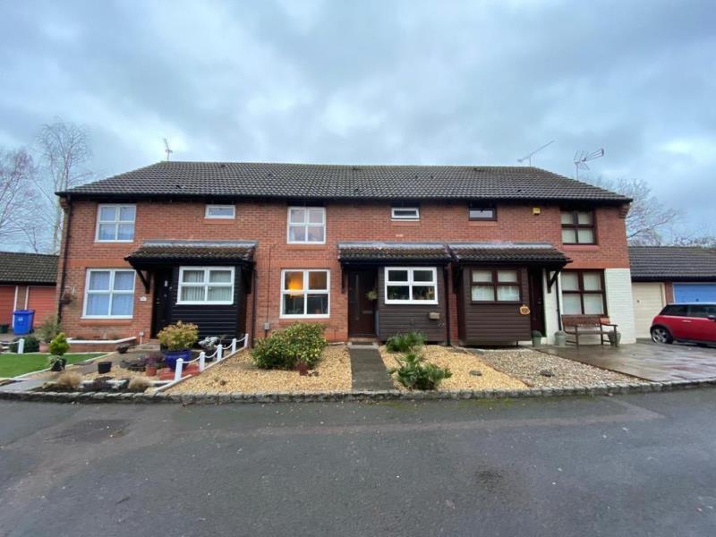 Hedgerley Court, Woking GU21 1 bed terraced house - £1,150 pcm (£265 pw)
