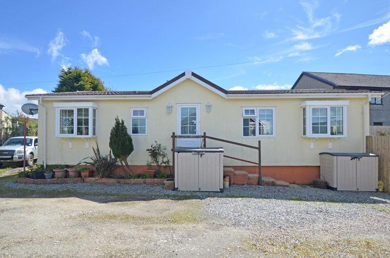 St. Austell PL26 2 bed park home - £150,000
