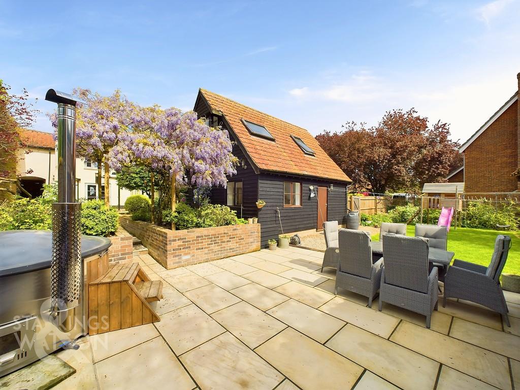 Hunts Corner, Banham, Norwich 5 bed cottage for sale - £625,000