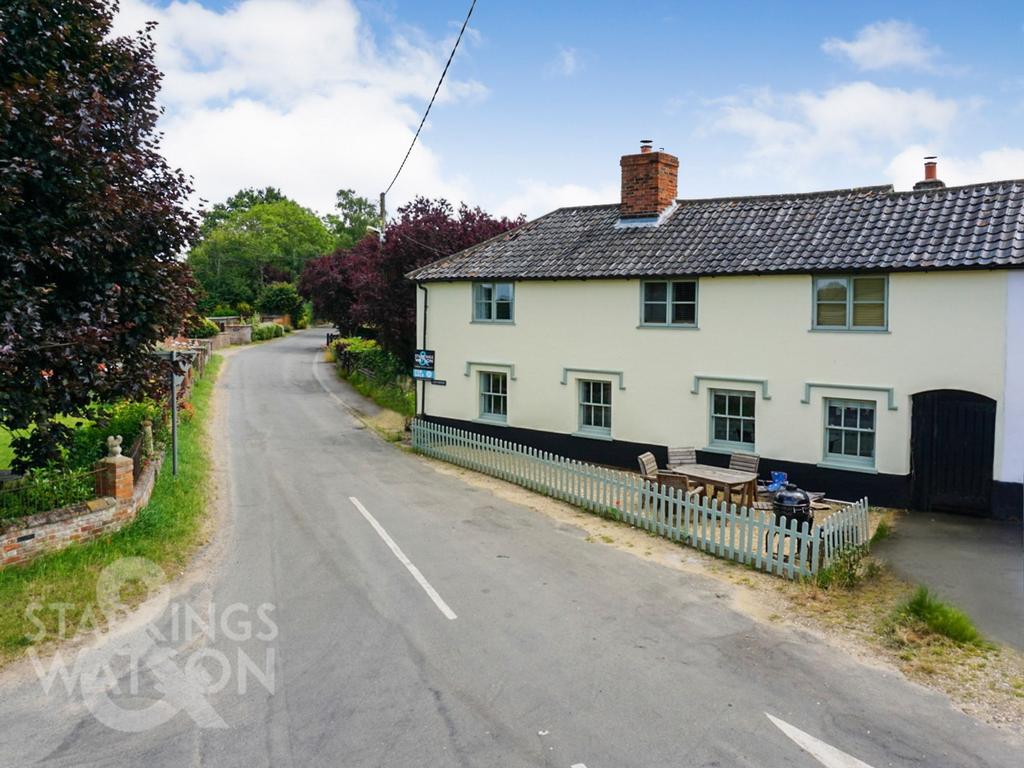 Hunts Corner, Banham, Norwich 5 bed detached house for sale - £585,000