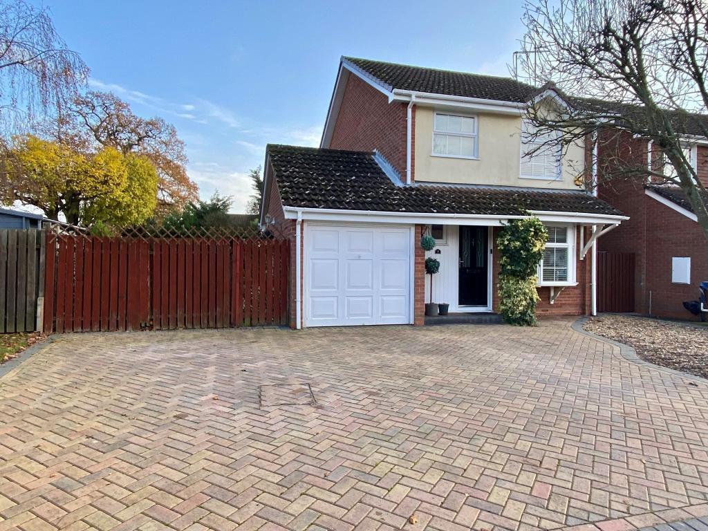 Wimblington Drive, Lower Earley 3 bed detached house - £1,850 pcm (£427 pw)