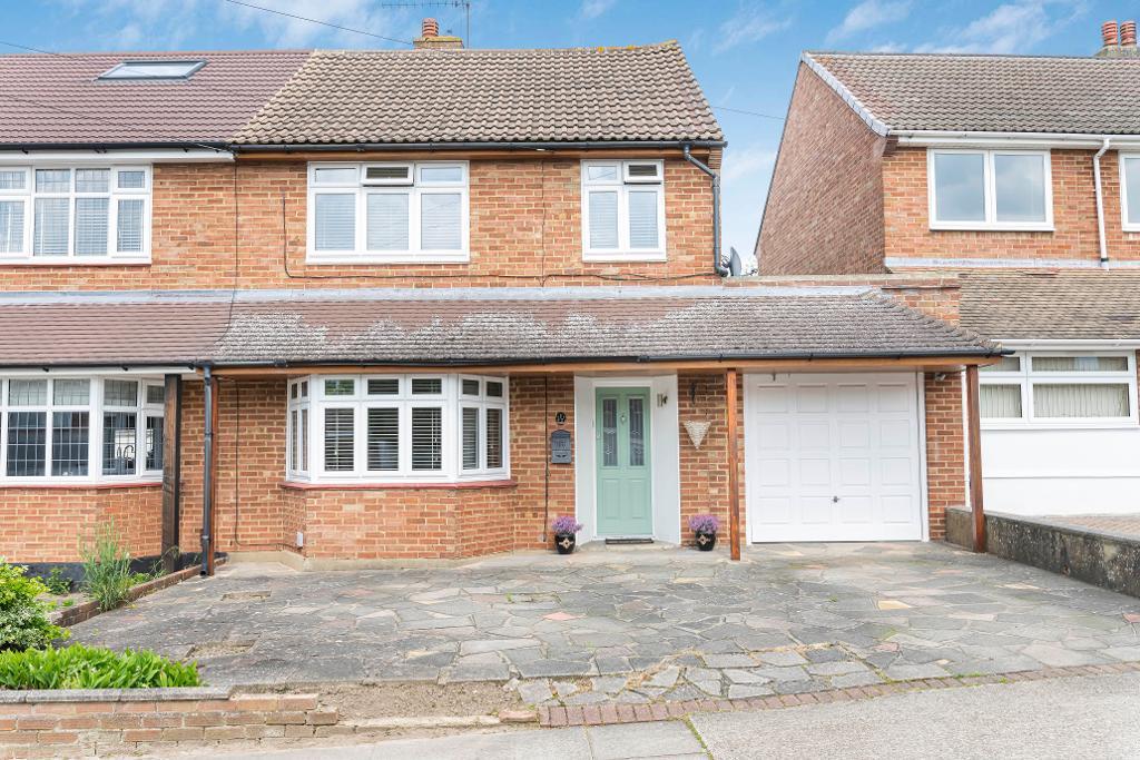 Avalon Road, Orpington, Kent, BR6 9AZ 3 bed semi-detached house - £625,000