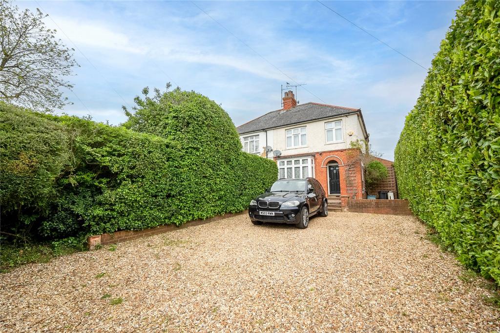 Buckingham Road, Bletchley MK3 2 bed semi-detached house - £360,000