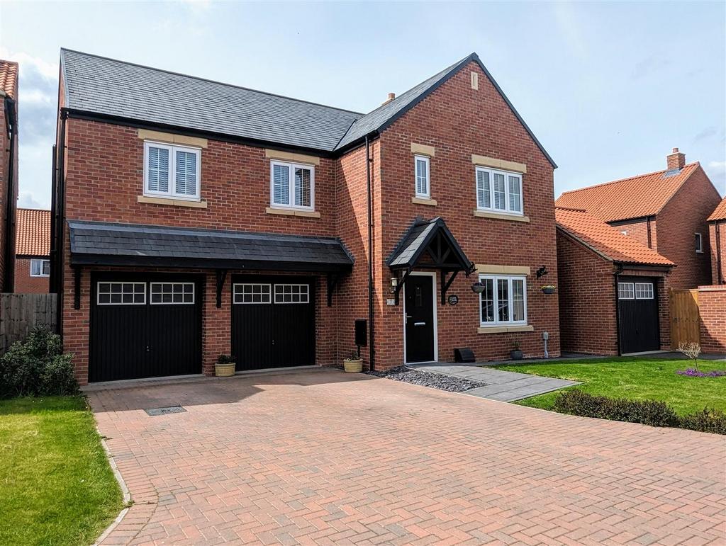 Frederick Close, Sutton-On-Trent 6 bed detached house - £425,000