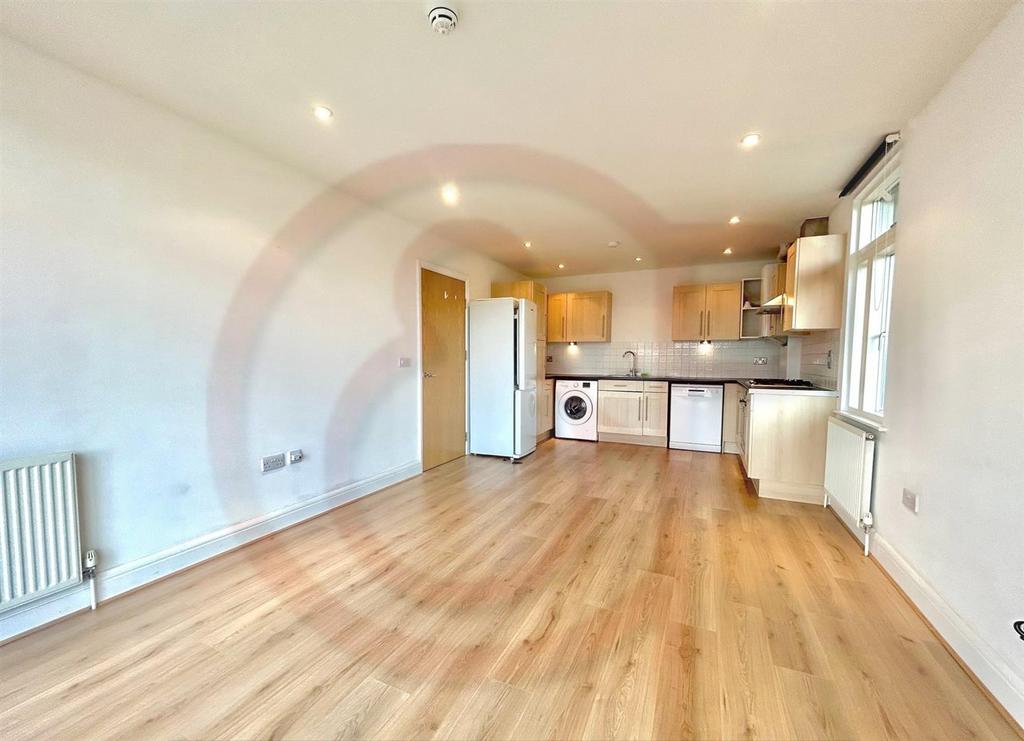 Farm Lane, Fulham Broadway, SW6 2 bed flat - £2,600 pcm (£600 pw)