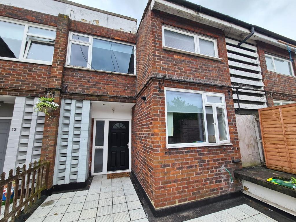 Beacon Grove, Carshalton, Surrey, SM5... 2 bed maisonette - £1,595 pcm ...