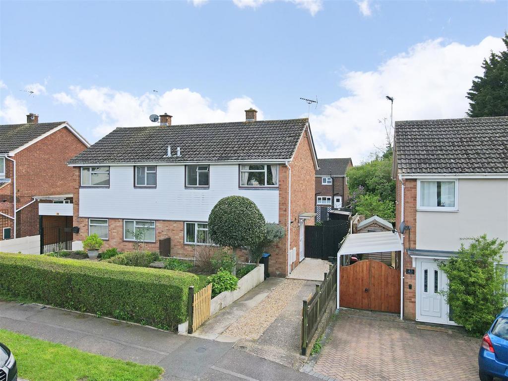 The Linx, Bletchley, Milton Keynes 3 bed semi-detached house - £310,000