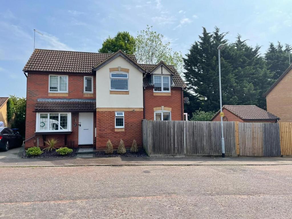 Faraday Close, Upton, Northampton NN5 3 bed semi-detached house for ...
