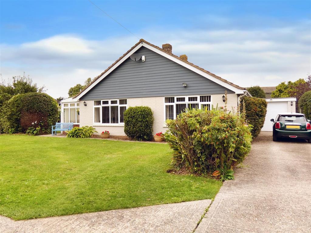 Kingston Lane, East Preston BN16 3 bed detached bungalow - £700,000