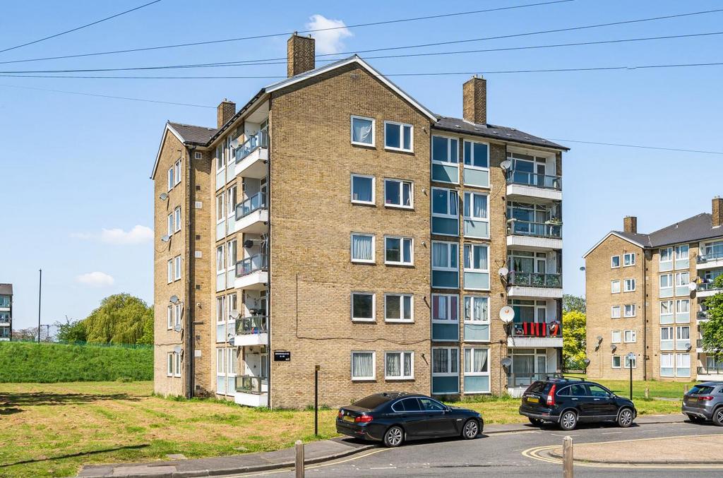 Bromholm Road, London 2 bed apartment for sale - £240,000