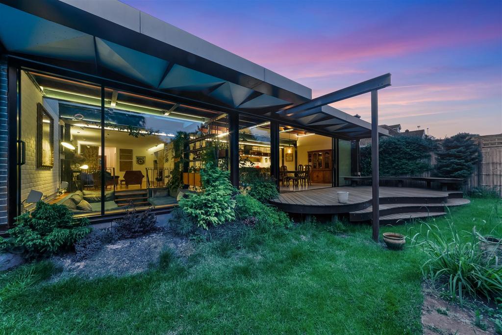 Hood Road, Wimbledon, SW20 4 bed house - £1,975,000