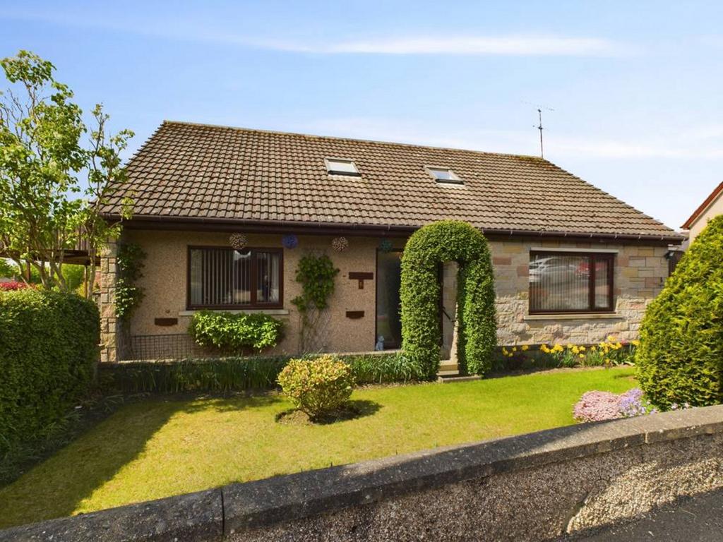 Turriff AB53 4 bed detached bungalow for sale - £220,000