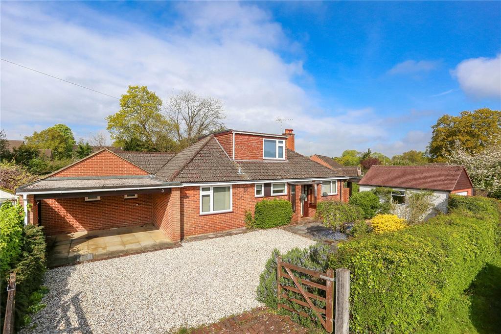 Thorn Road, Farnham, Surrey, GU10 3 bed detached house for sale - £875,000