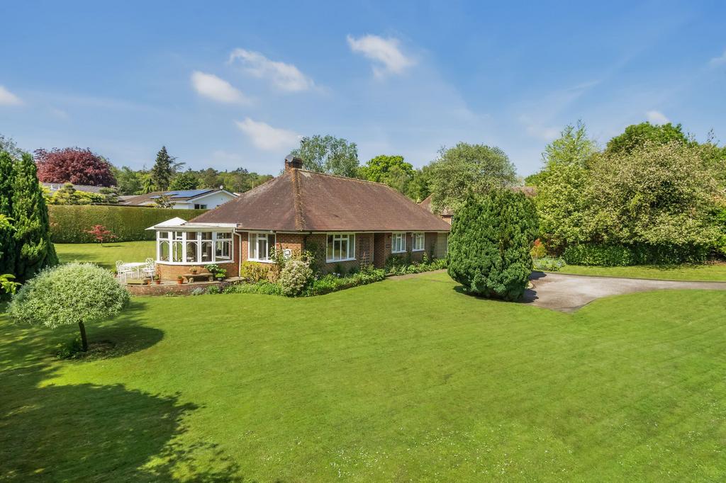 Old London Road, Coldwaltham, RH20 3 bed detached bungalow - £650,000