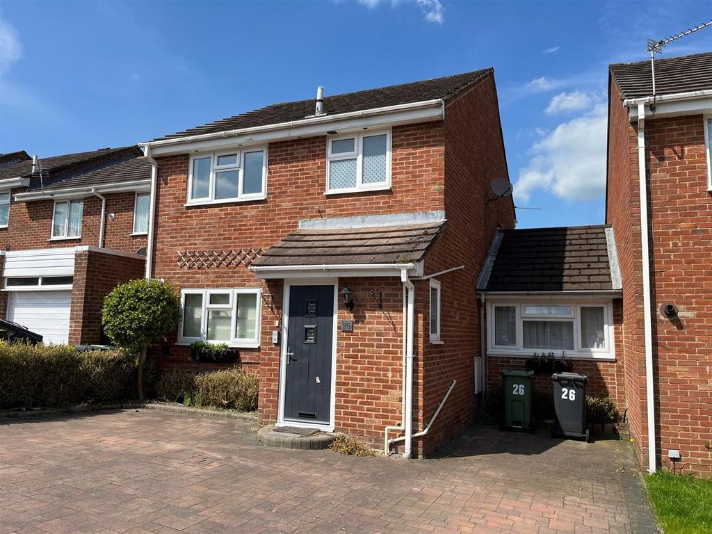 Woodside Park, Bordon 3 bed property - £1,900 pcm (£438 pw)