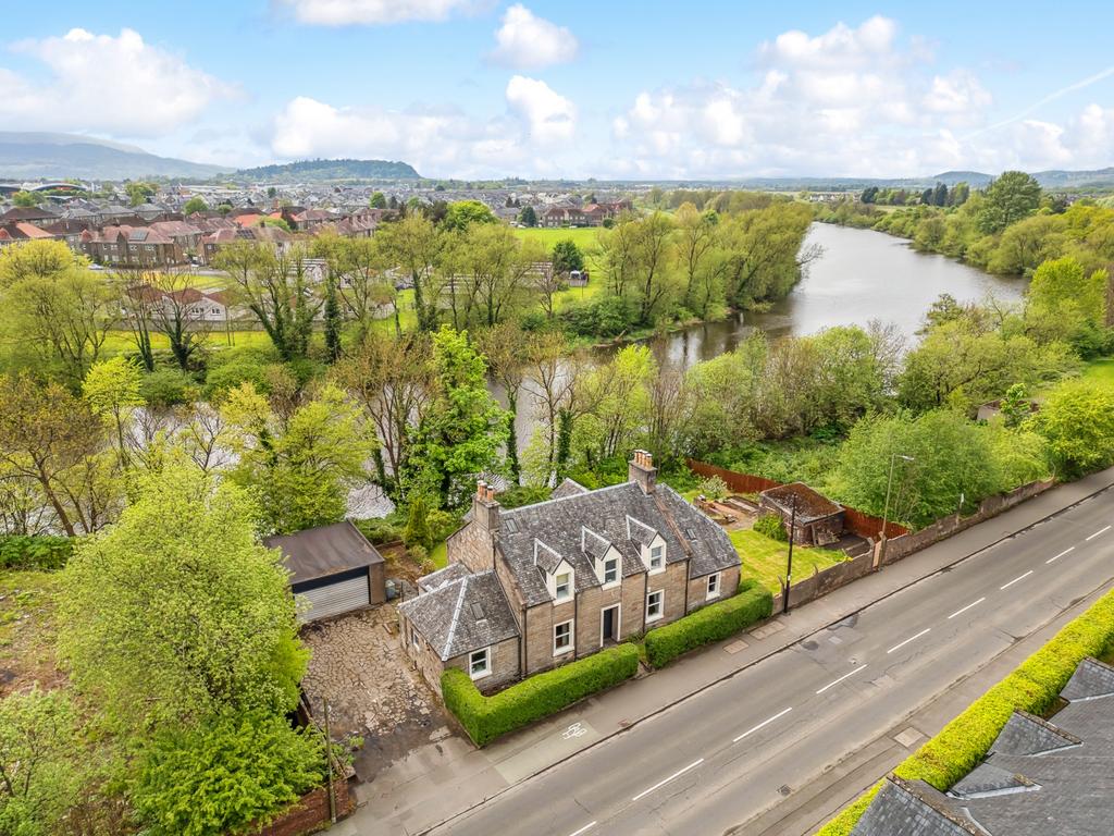 19 Cornton Road, Stirling... 4 bed detached house - £380,000