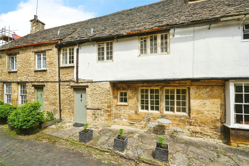 George Yard, Burford, OX18 2 bed terraced house - £380,000