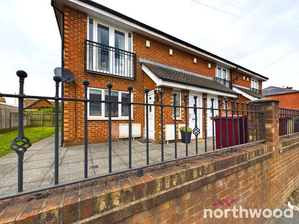 Buckley Court, Farnworth, Bolton, BL4 2 bed flat - £100,000
