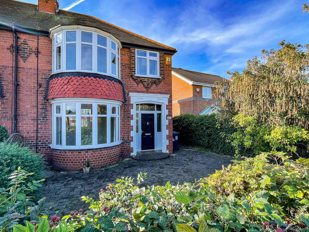 Warmsworth, Doncaster DN4 3 bed semi-detached house - £875 pcm (£202 pw)