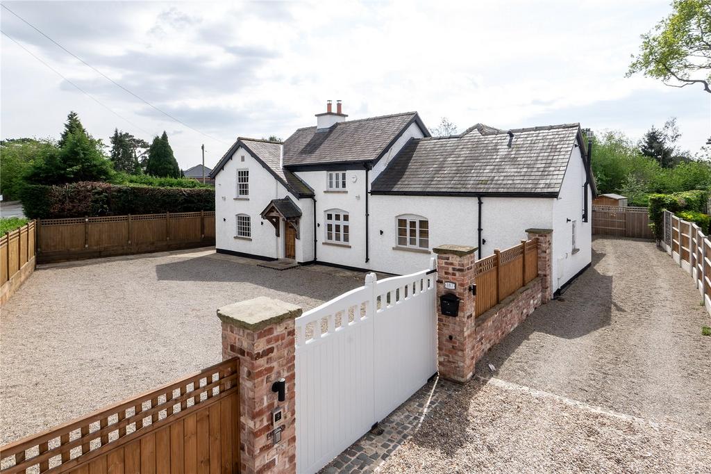 Wilmslow Road, Handforth, Wilmslow... 3 bed detached house - £800,000