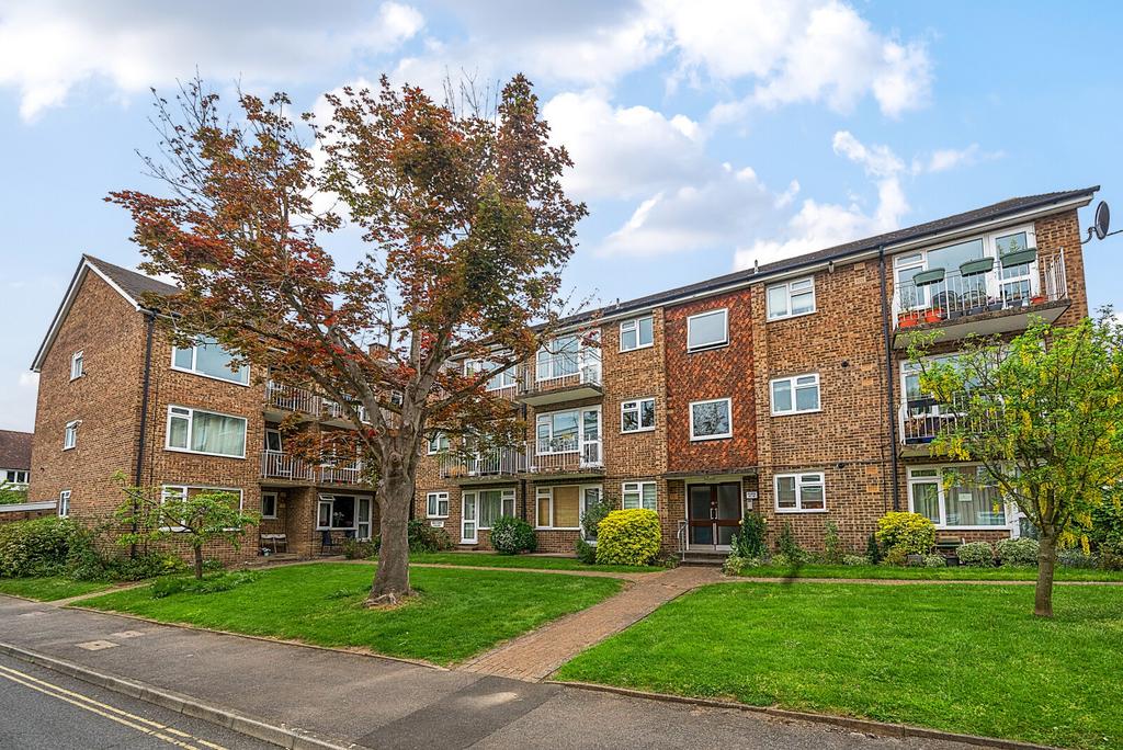 Hillside Court, Crescent Road... 2 bed flat for sale - £425,000