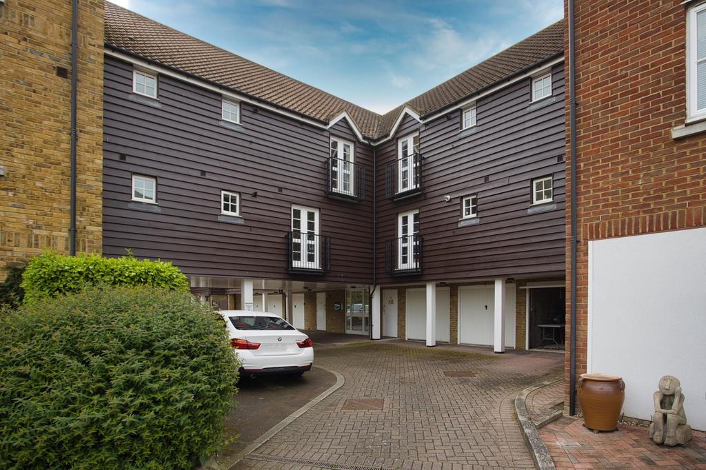 Bridge Close, Sandwich, CT13 2 bed flat for sale - £225,000