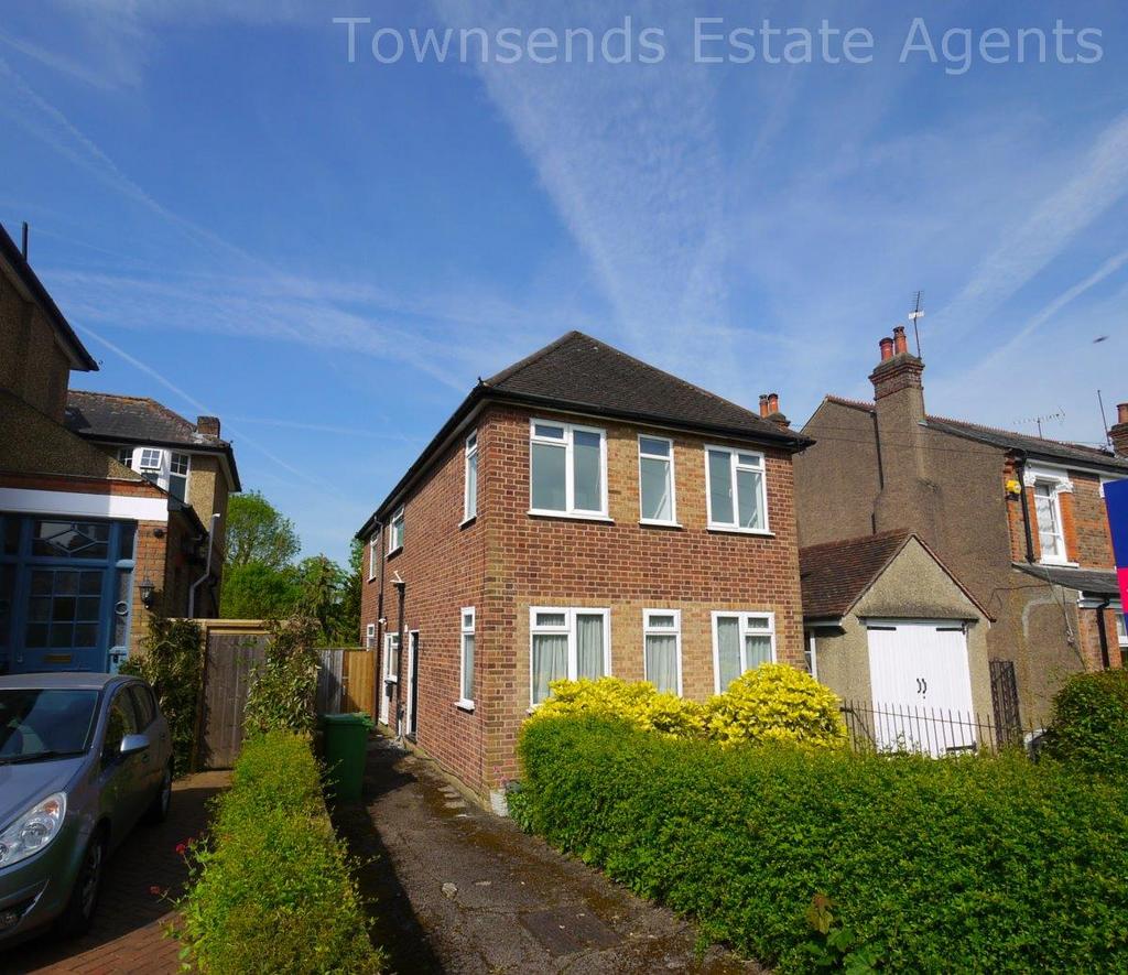 Hallowell Road, Northwood HA6 2 bed maisonette - £1,650 pcm (£381 pw)