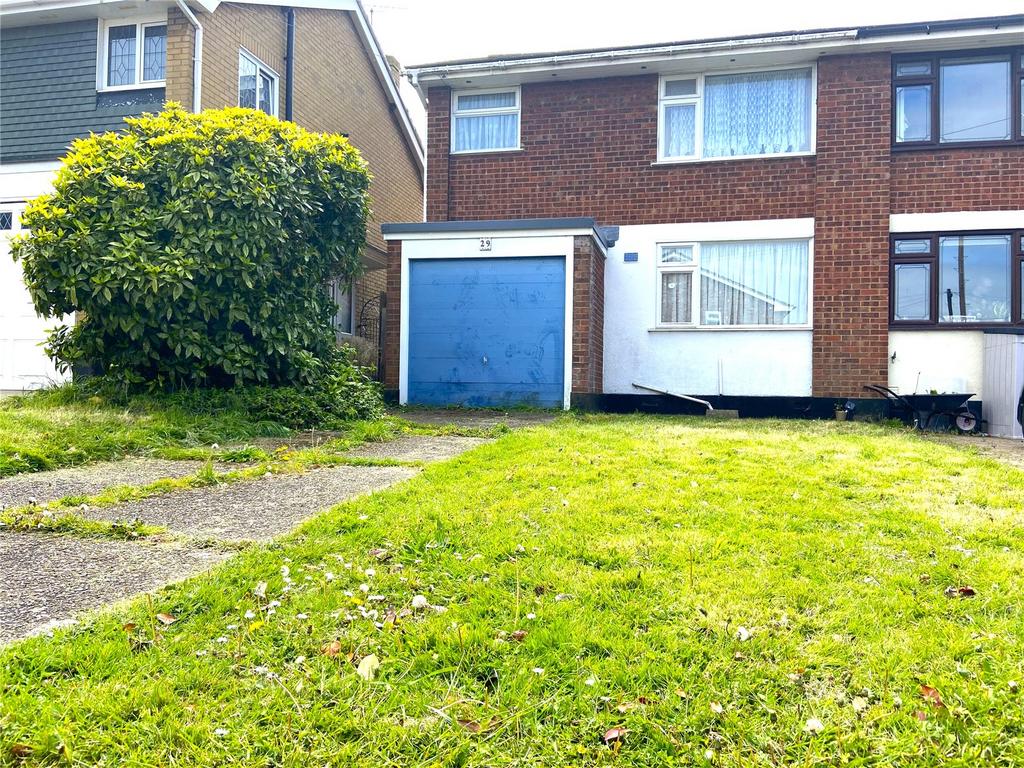 Glebe Drive, Rayleigh, Essex, SS6 3 bed semi-detached house - £335,000