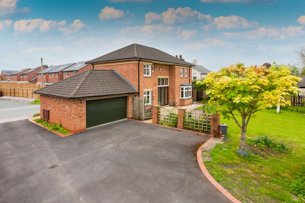 Hoyles Lane, Preston, PR4 3 bed detached house - £400,000