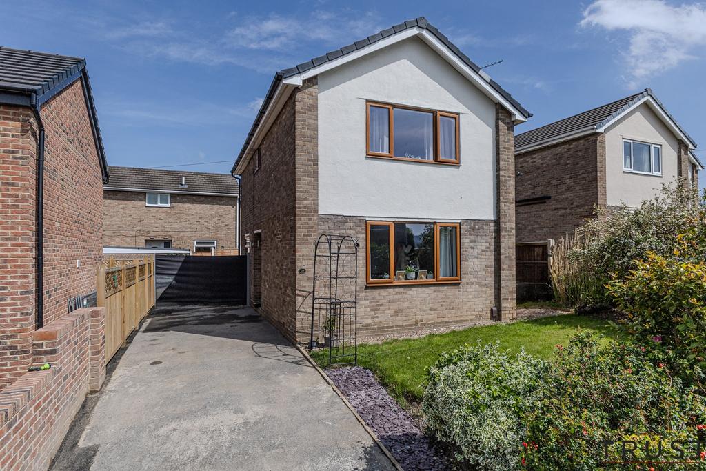 Mirfield WF14 3 bed detached house - £299,950