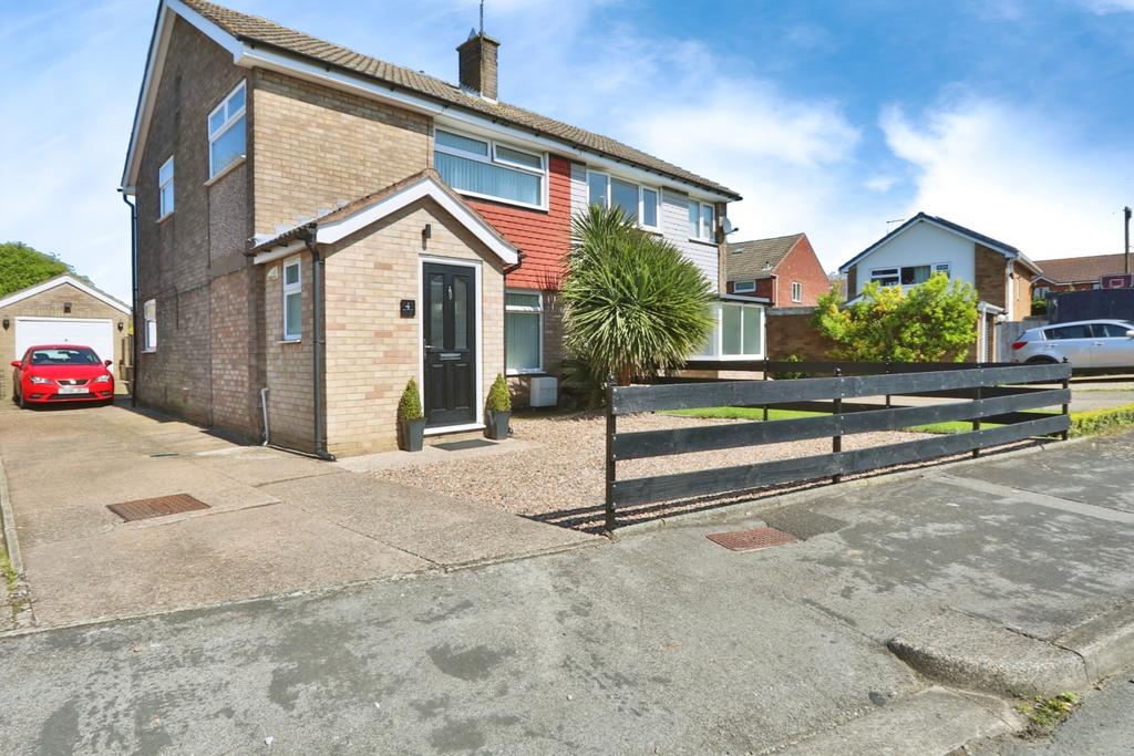 Churchill Avenue, Burstwick, Hull, ... 3 bed semi-detached house - £180,000