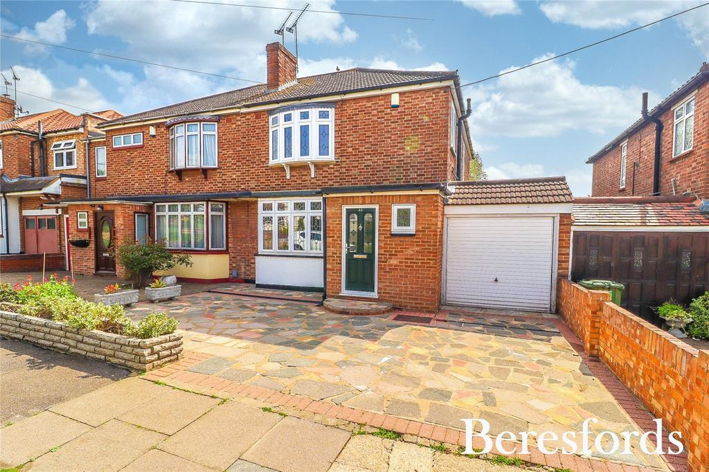 Cranham Gardens, Upminster, RM14 3 bed semi-detached house - £475,000