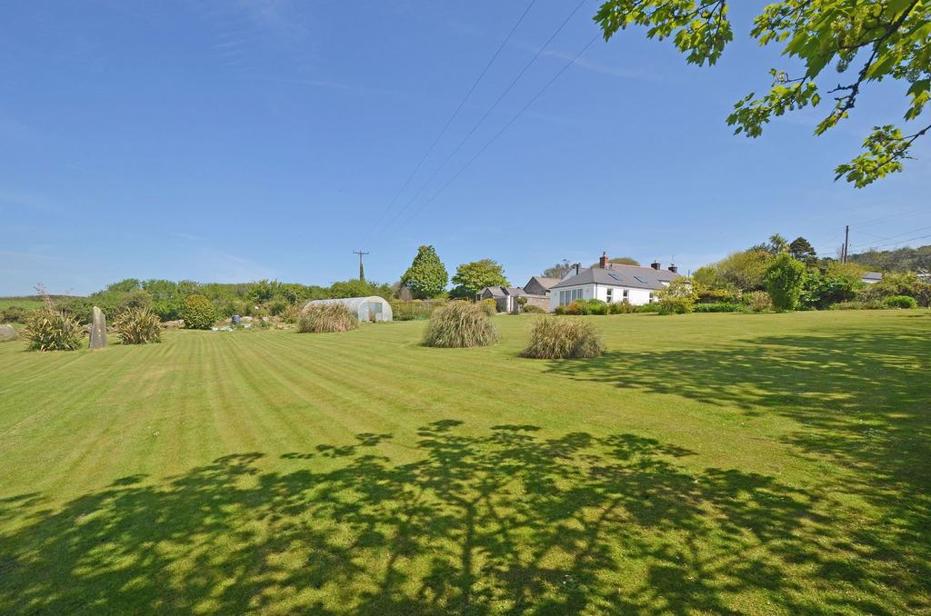 Helston TR13 4 bed detached house - £850,000