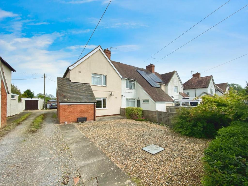 Broad Marston Road, Pebworth 3 bed end of terrace house - £260,000