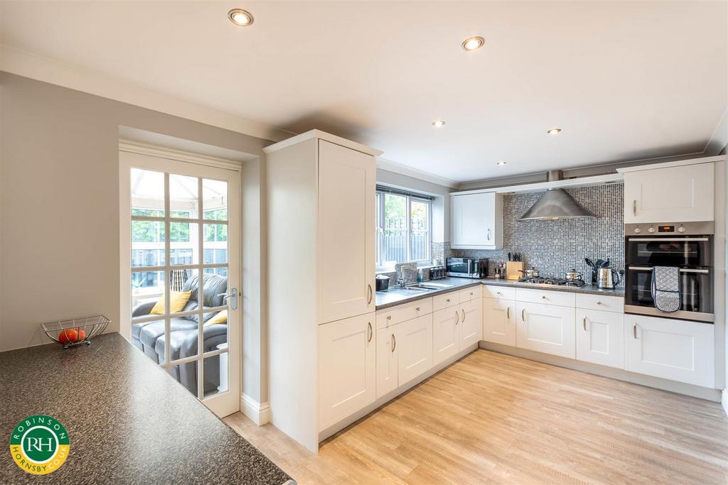 Eshton Rise, Bawtry, Doncaster 4 bed detached house - £410,000