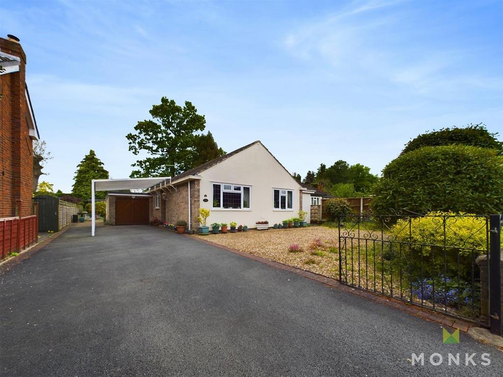 Hampton Close, Oswestry 3 bed detached bungalow - £400,000