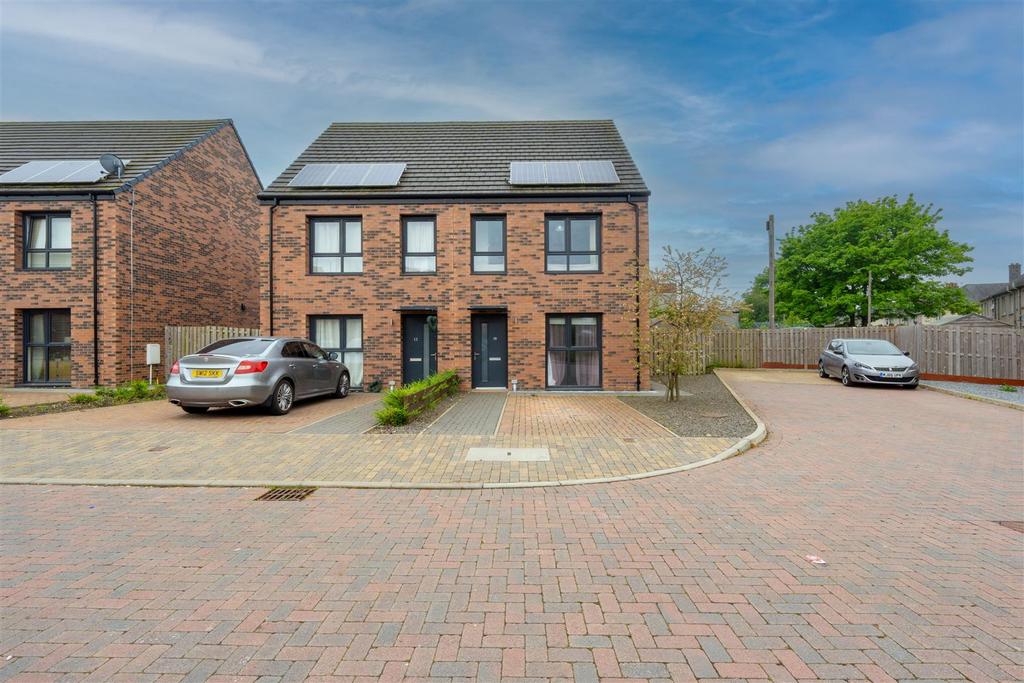 Kite Way, Perth 3 bed house - £203,000