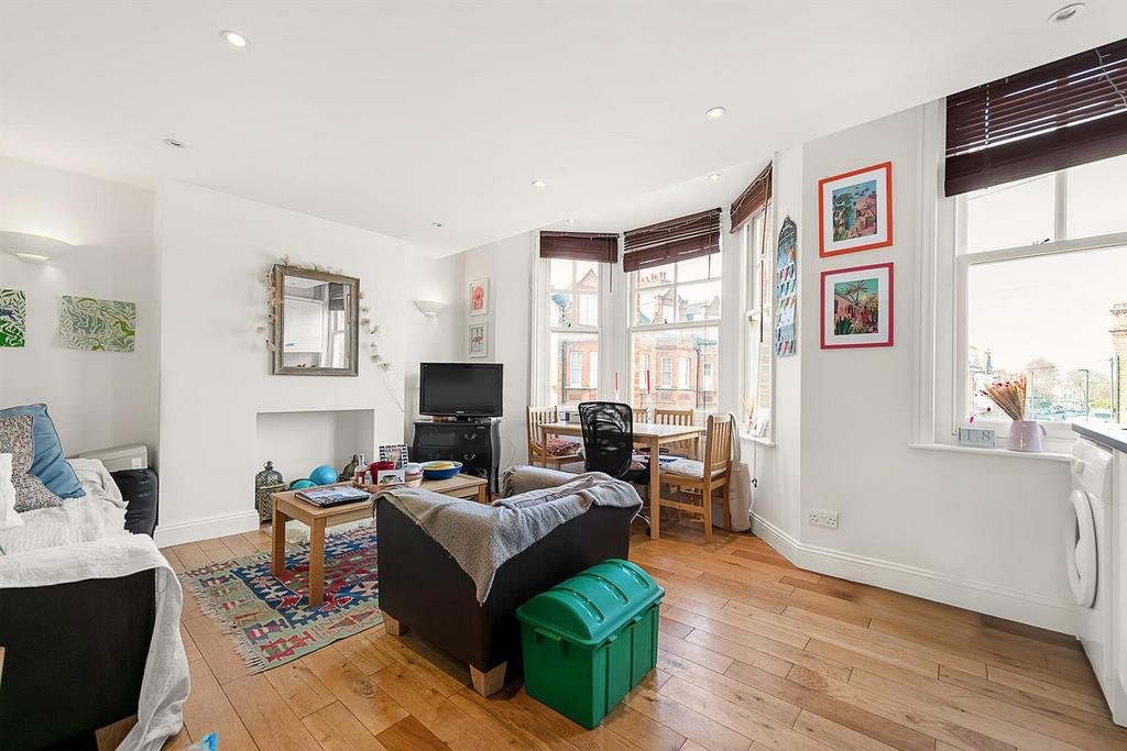 Endymion Road, SW2 2 bed flat - £2,050 pcm (£473 pw)
