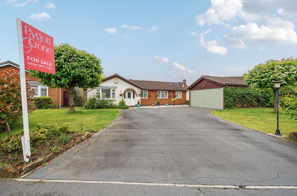 Muirfield, Grantham, Lincolnshire, NG31 3 bed detached bungalow - £325,000