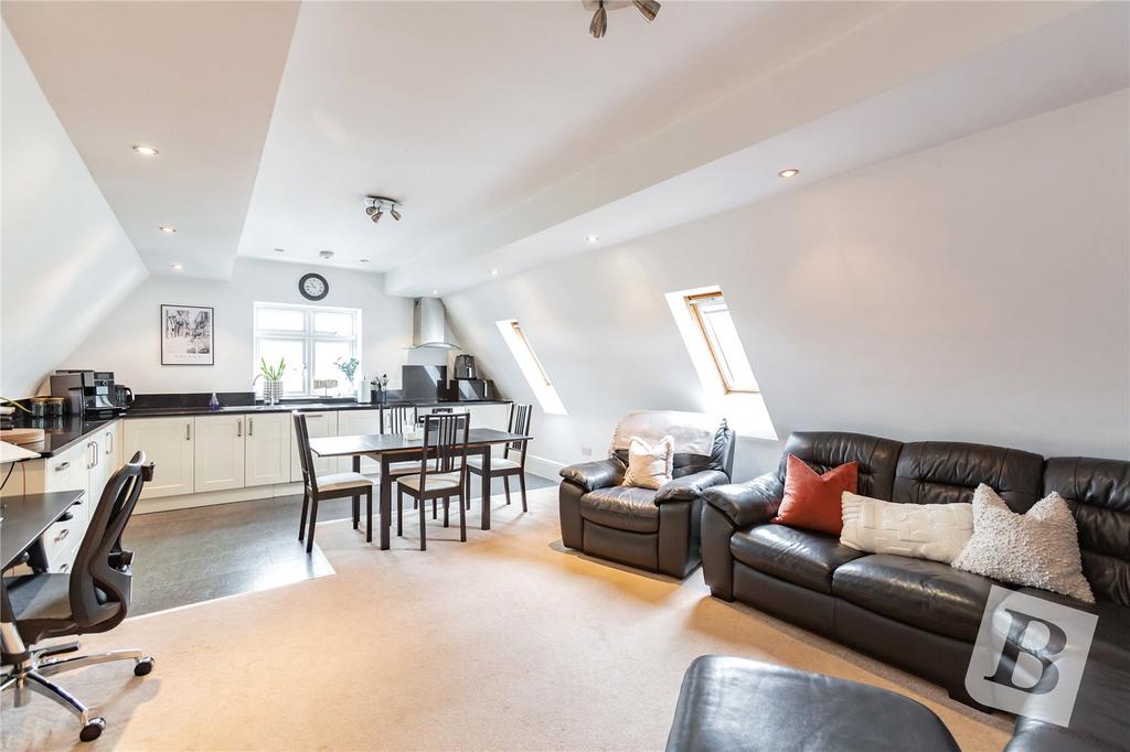 Haverbridge Court, Upminster, Essex, RM14 3 bed apartment for sale - £ ...